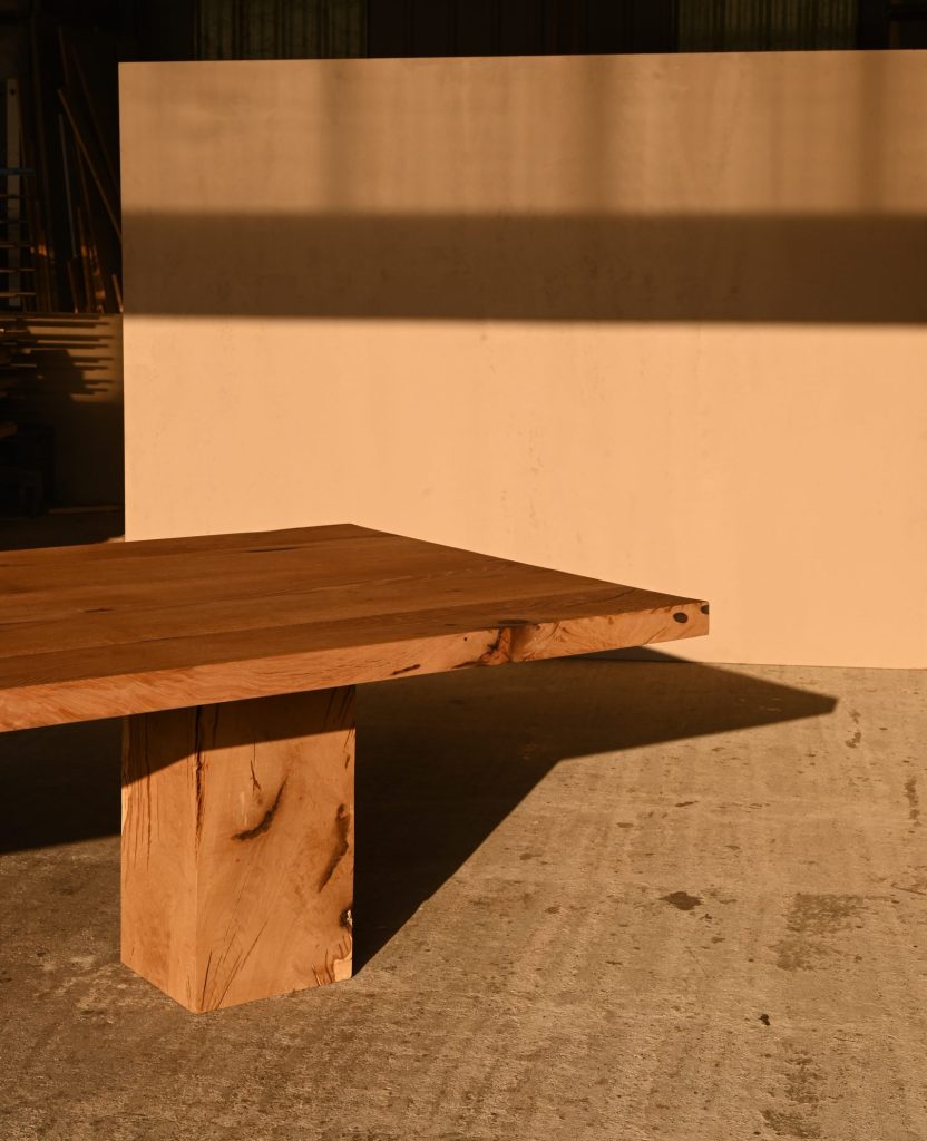 Mobilier Singulier » Table massive I Collection JU/GU - Mobilier Singulier